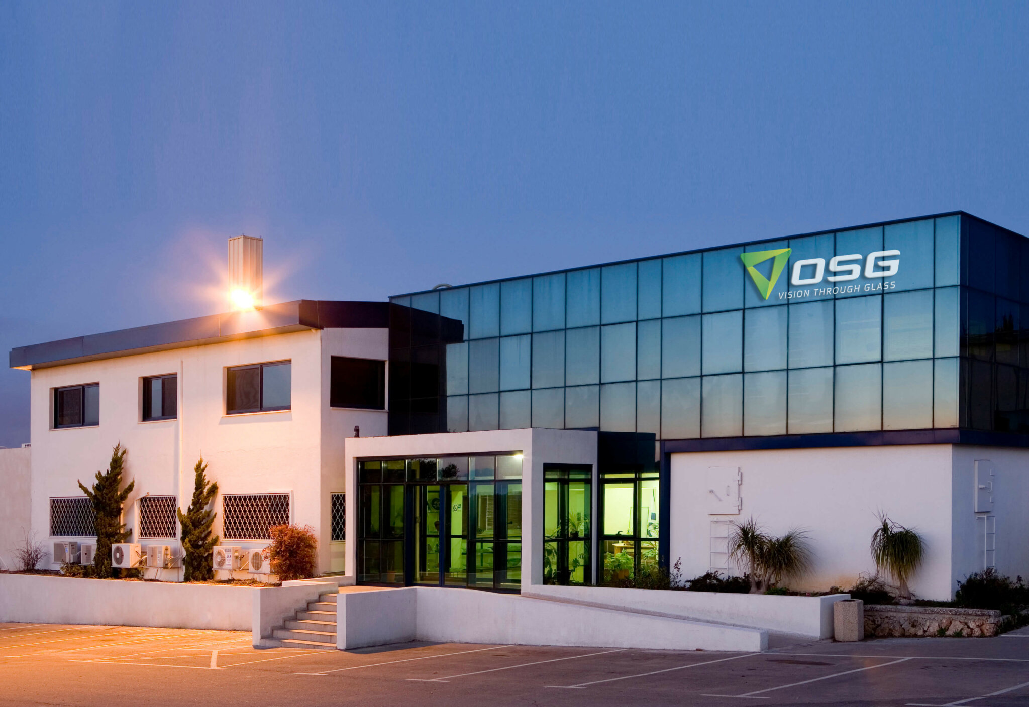 Custom Glass Manufacturers by OSG : Built to Protect
